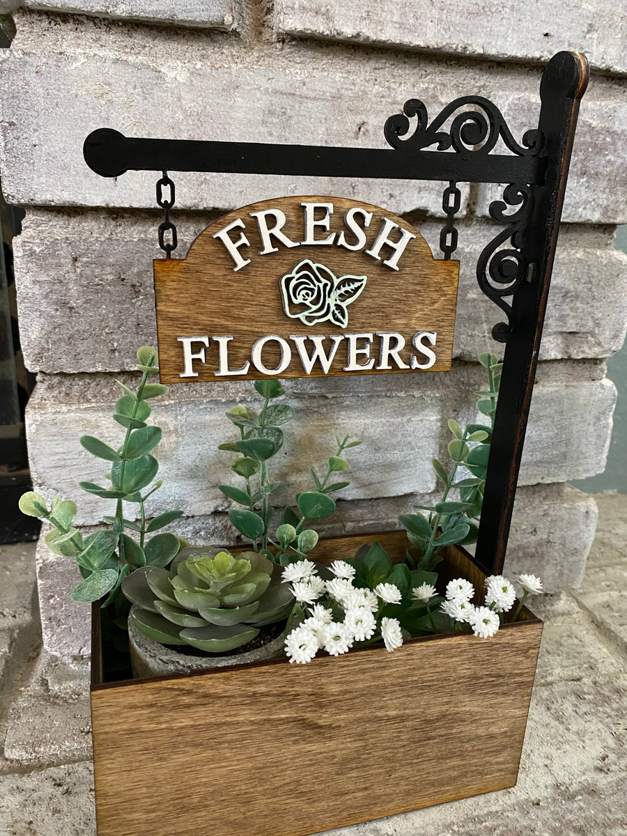 Box Planter with Sign – Pennino's Perch